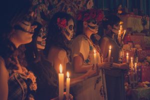 Definición de dogma. Características, tipos y diferencias