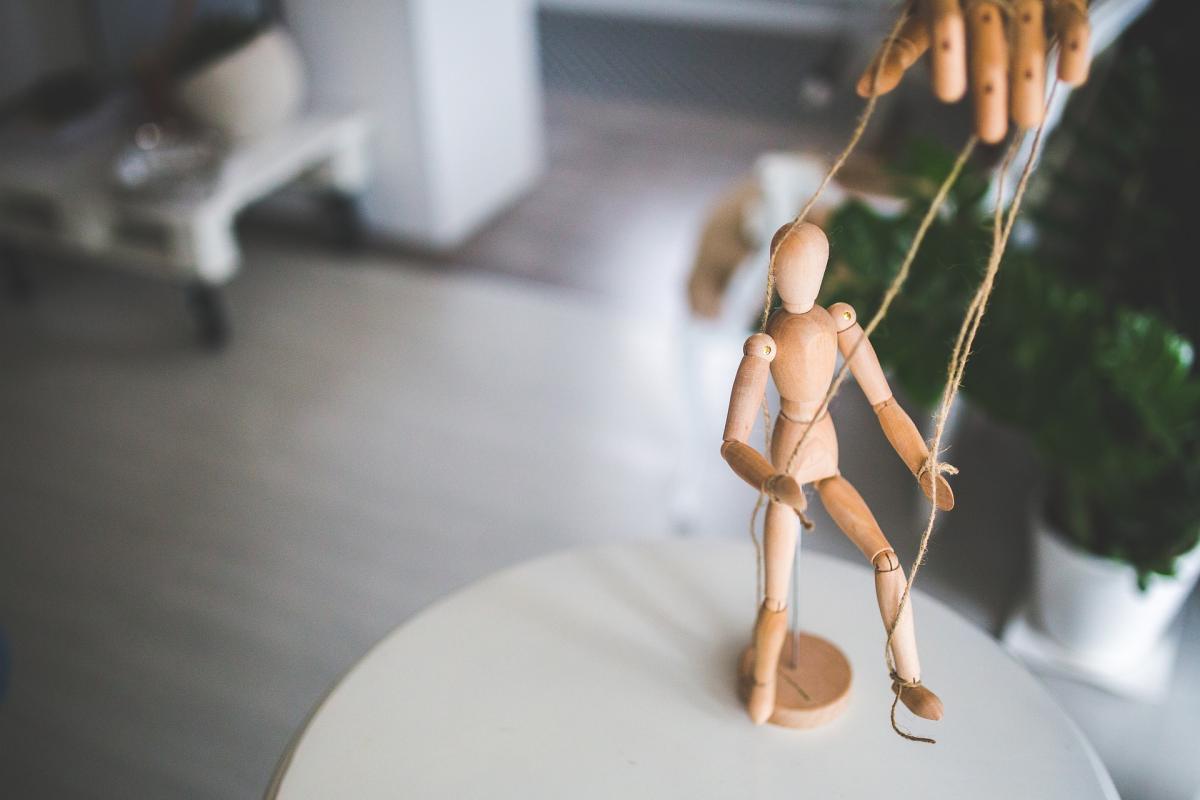 Definición de manipulación. Tipos, para el derecho, diferencia entre ...