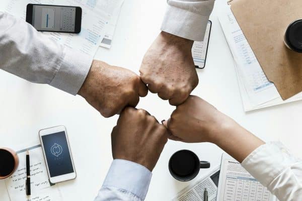 Definición de compartir. Dimensiones, rasgos y aplicaciones